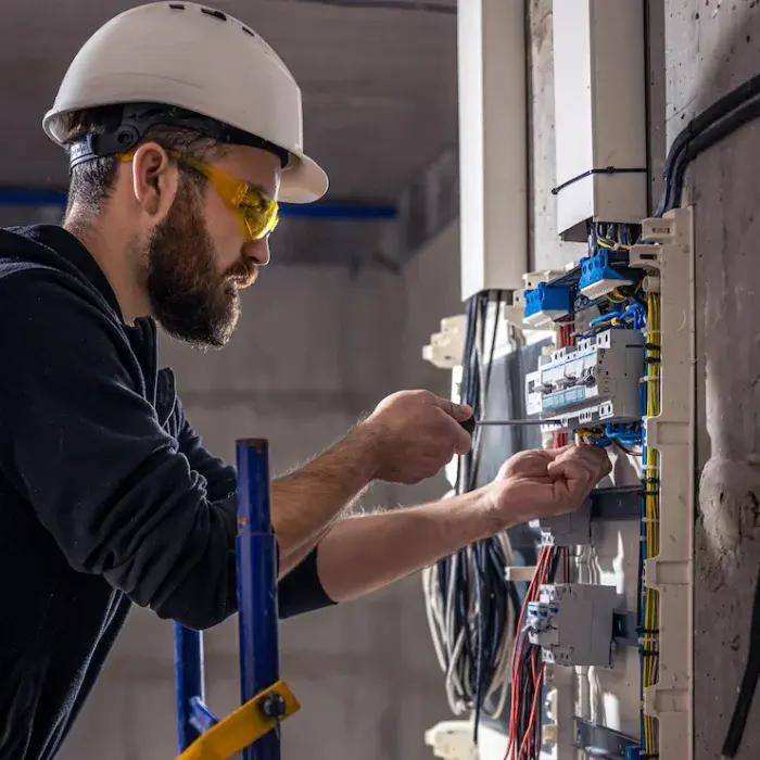 Ηλεκτρολογικές Εργασίες Αθήνα | Τόλης Δελημπαλτάς